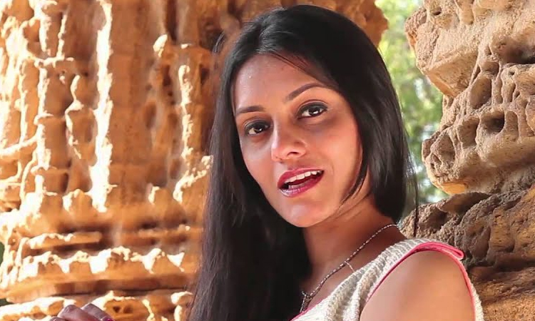 Rucha Lange - Indian playback singer - DryTickets.com.au